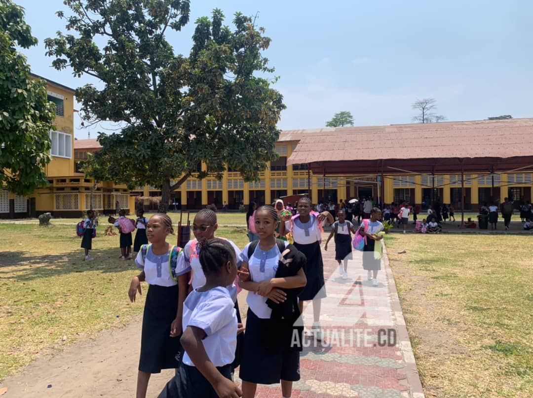 Kinshasa : « je dois avoir un effectif de 40 élèves dans ma classe … mais j'en ai eu 30. C’est ...